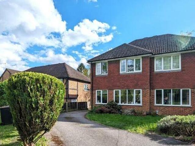 3 Bedroom Semi detached House For Rent In Surrey