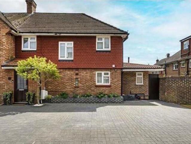 3 Bedroom Semi detached House For Rent In Surrey