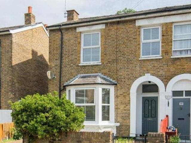 3 Bedroom Semi detached House For Rent In Surrey, Uk