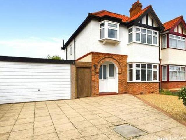 3 Bedroom Semi detached House For Rent In Sutton, Surrey