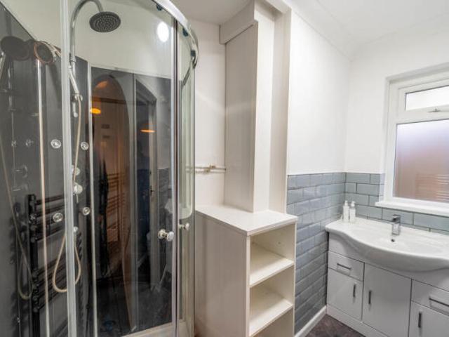 3 bedroom detached house for rent in Sutton Passeys Crescent, Nottingham, NG8