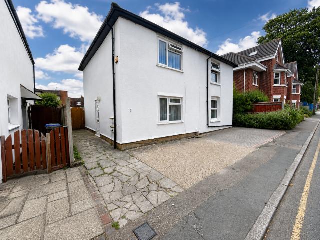 3 Bedroom Semi Detached House in Woking