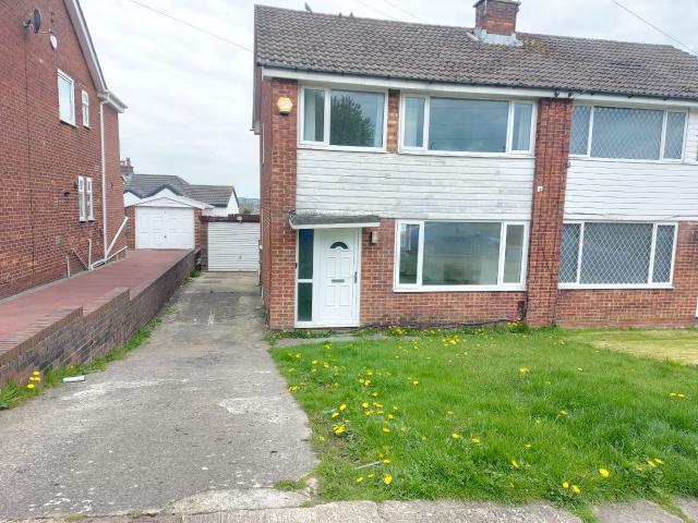 3 bedroom semi detached house Let in Bradford