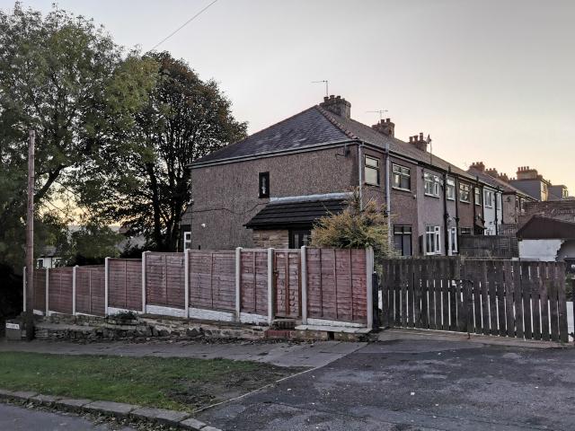 3 bedroom semi detached house Let in Bradford