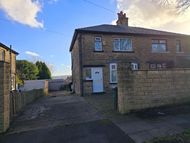 3 bedroom semi detached house Let in Bradford