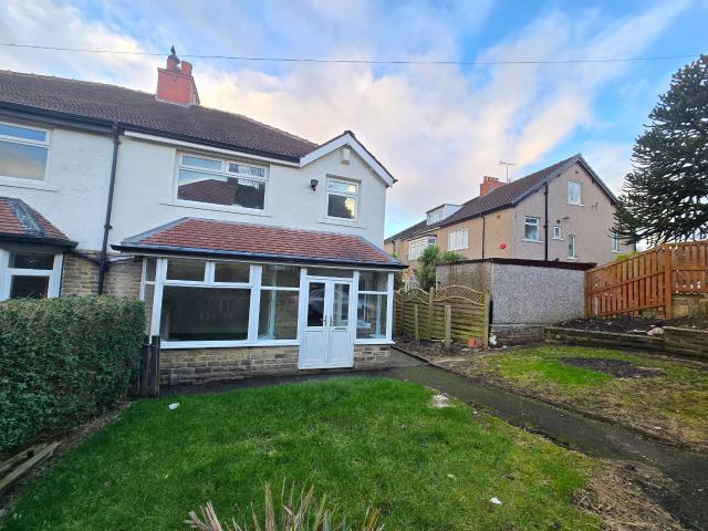 3 bedroom semi detached house Let in Shipley