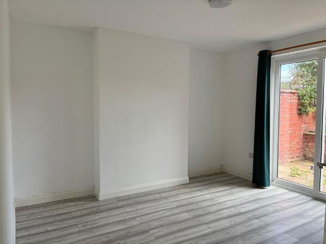 3 Bedroom Semi Detached *IDEAL LOCATION* *Close to Schools