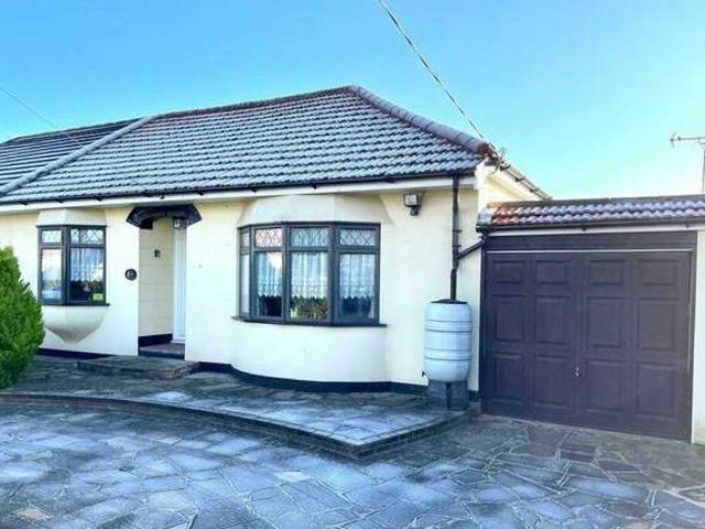 3 bedroom semidetached bungalow for sale in Central Avenue Corringham SS17