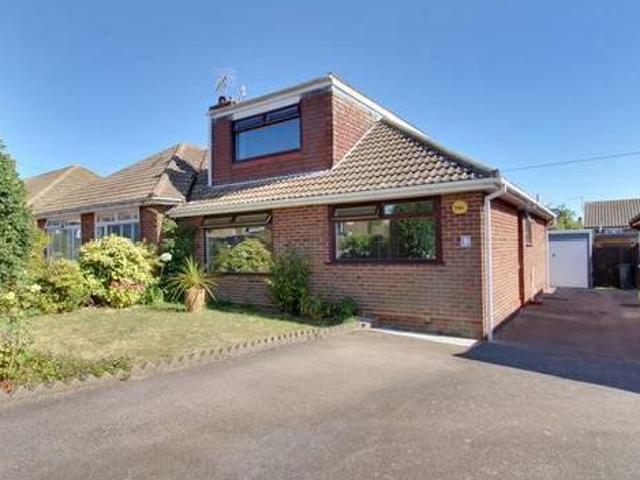 3 bedroom semidetached bungalow for sale in Hill Farm Way Southwick BN42