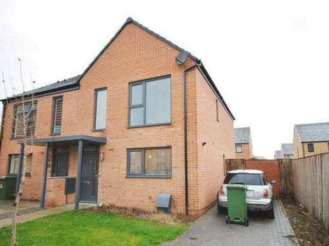 3 bedroom semidetached house for rent in Mallard Avenue WF10