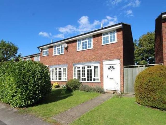 3 bedroom semidetached house for rent in Mandeville Close Guildford GU2