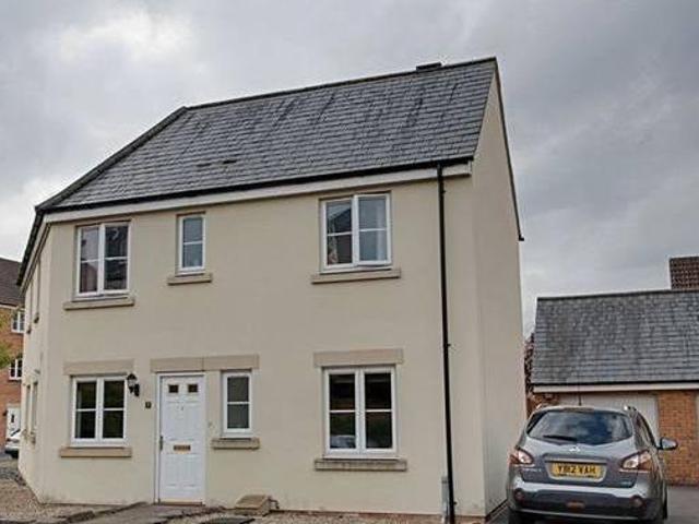 3 bedroom semidetached house for rent in Maunders Drive Trowbridge BA14