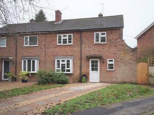 3 bedroom semidetached house for rent in Misbourne Drive Great Missenden HP16