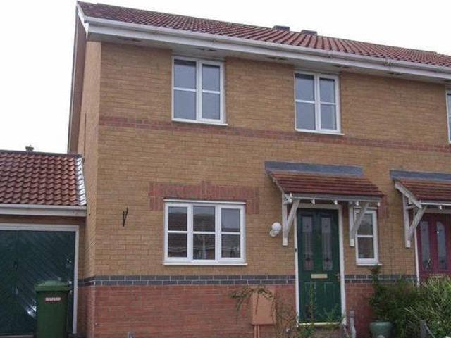 3 bedroom semidetached house for rent in Moorland Road Street BA16