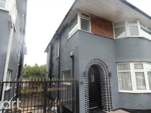 3 bedroom semidetached house for rent in New Bedford Road Luton LU3