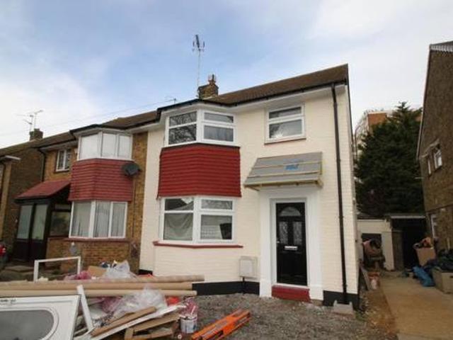 3 bedroom semidetached house for rent in Newington Avenue SouthendOnSea Essex SS2