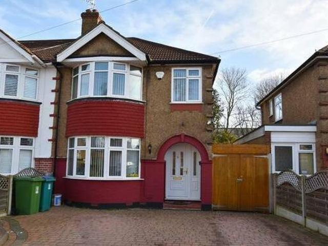 3 bedroom semidetached house for rent in Northfield Gardens Watford WD24