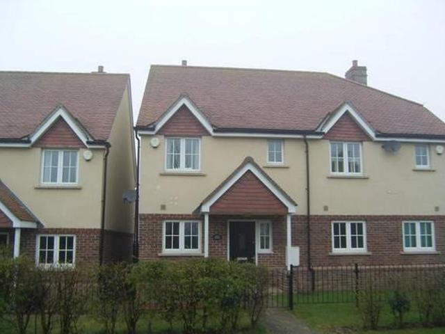 3 bedroom semidetached house for rent in Oxford Road Chieveley RG20 8RU RG20