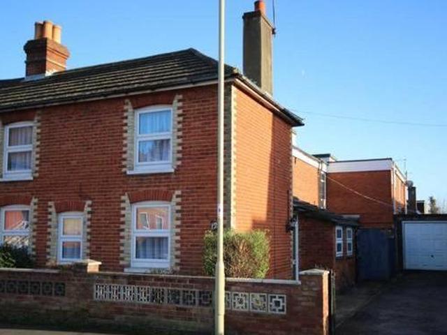 3 bedroom semidetached house for rent in Albert Street Fleet GU51