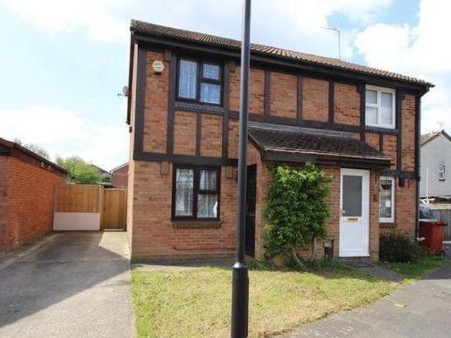 3 bedroom semidetached house for rent in Amerden Way Slough SL1