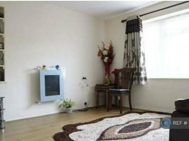 3 bedroom semidetached house for rent in Antrim Road Woodley Reading RG5