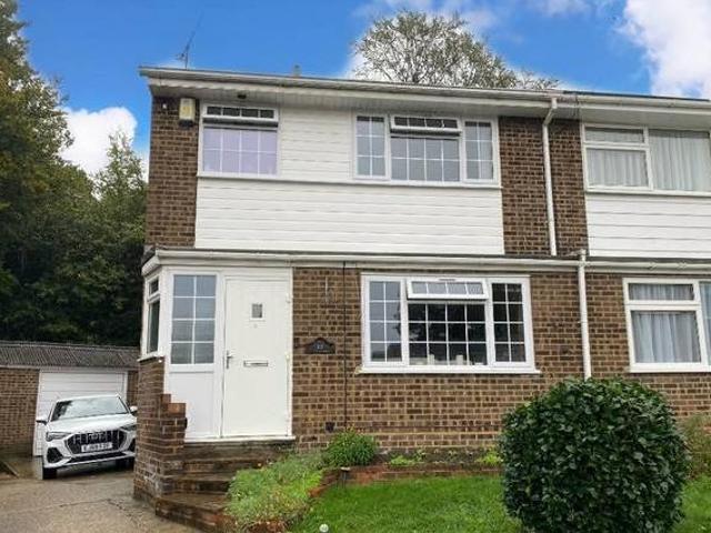 3 bedroom semidetached house for rent in Arbour Close Brentwood Essex CM14