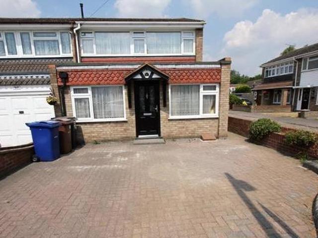3 bedroom semidetached house for rent in Arun RM18