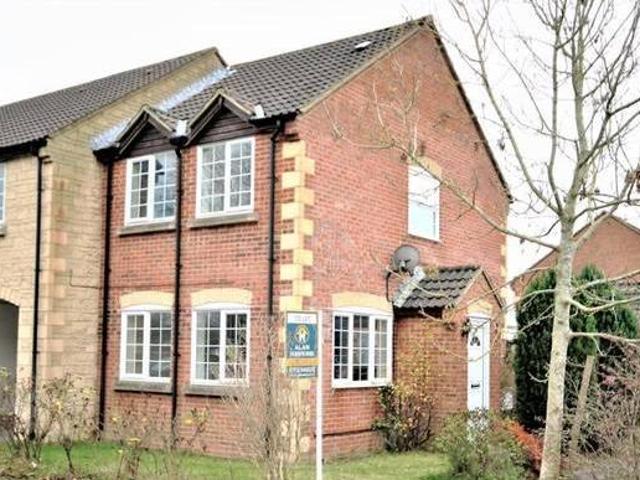 3 bedroom semidetached house for rent in Bakers Field Lyneham SN15 4NN SN15