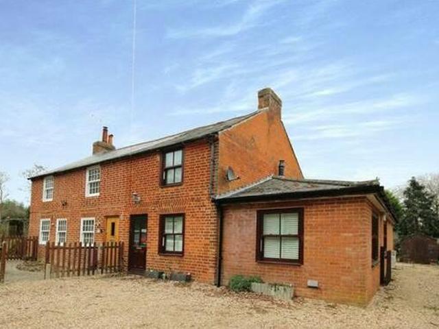 3 bedroom semidetached house for rent in Barracks Lane Spencers Wood Reading RG7