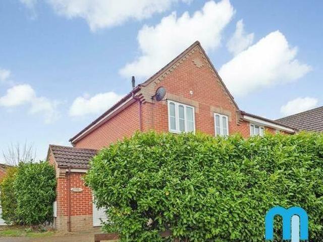 3 bedroom semidetached house for rent in Blackthorn Road Attleborough NR17
