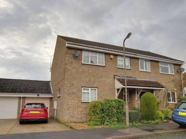 3 bedroom semidetached house for rent in Bonningtons Brentwood Essex CM13