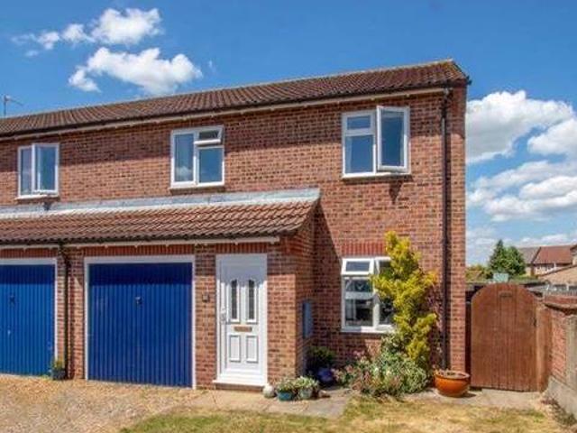 3 bedroom semidetached house for rent in Bramble Grove Stamford Lincolnshire PE9