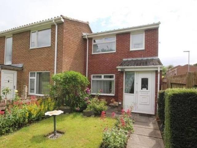 3 bedroom semidetached house for rent in Bracken Close Stanley DH9