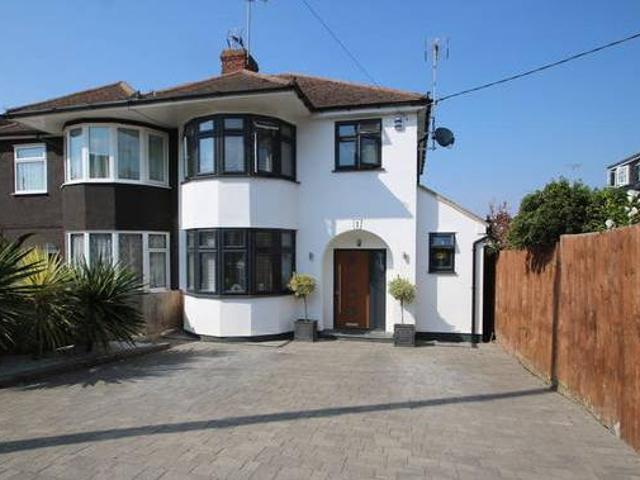 3 bedroom semidetached house for rent in Brinkworth Close Hockley SS5