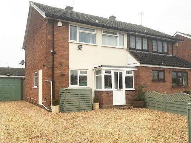 3 bedroom semidetached house for rent in Broad Acres Wolverhampton WV9
