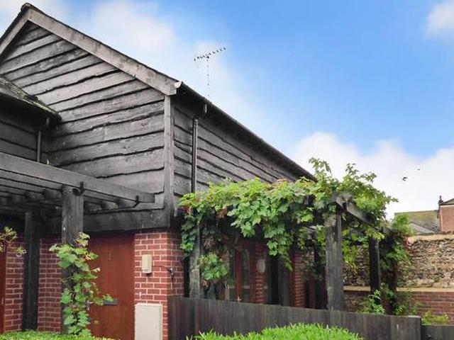 3 bedroom semidetached house for rent in Castle View Cottages Arundel BN18
