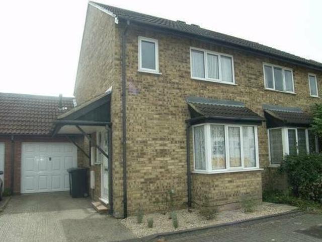 3 bedroom semidetached house for rent in Cedar Close Shefford SG17