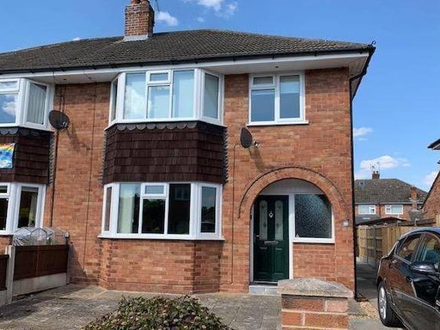 3 bedroom semidetached house for rent in Chatsworth Drive CH2