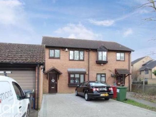 3 bedroom semidetached house for rent in Cippenham SL1