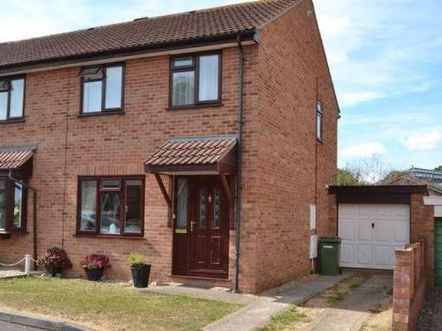3 bedroom semidetached house for rent in Durston Close Street BA16