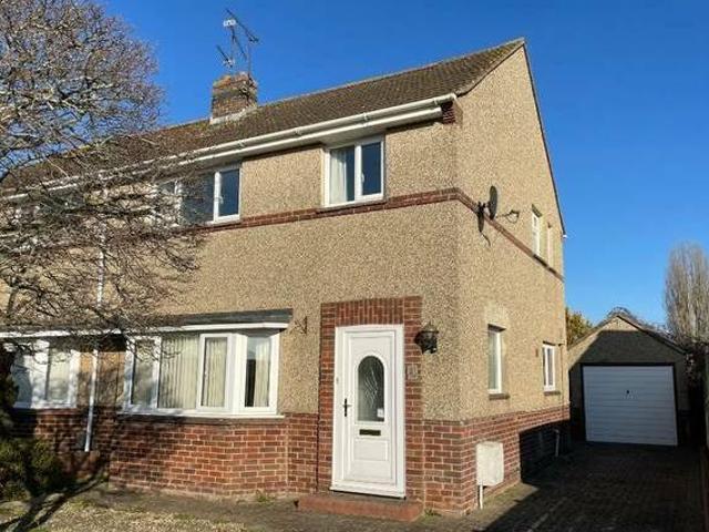 3 bedroom semidetached house for rent in Damson Trees Shrivenham SN6