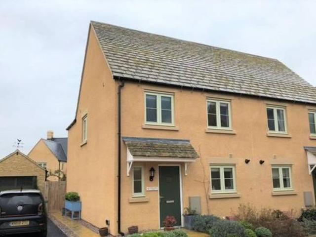 3 bedroom semidetached house for rent in Daphne Jones Close Fairford GL7
