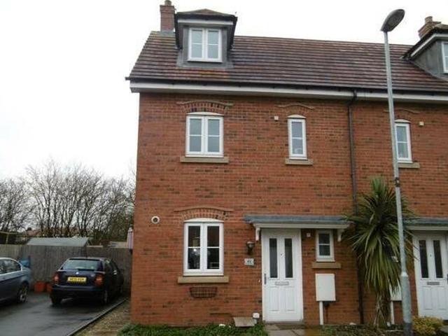 3 bedroom semidetached house for rent in Discovery Close Coalville LE67