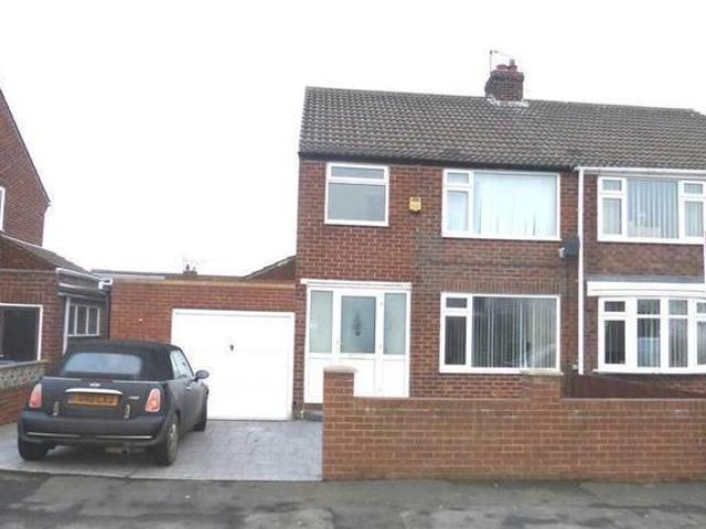 3 bedroom semidetached house for rent in Eastbank Road Ormesby MIDDLESBROUGH TS7