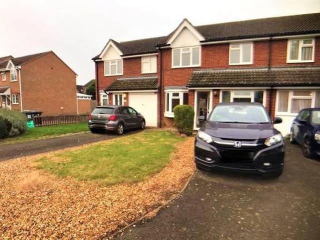 3 bedroom semidetached house for rent in Elgar Drive Shefford SG17