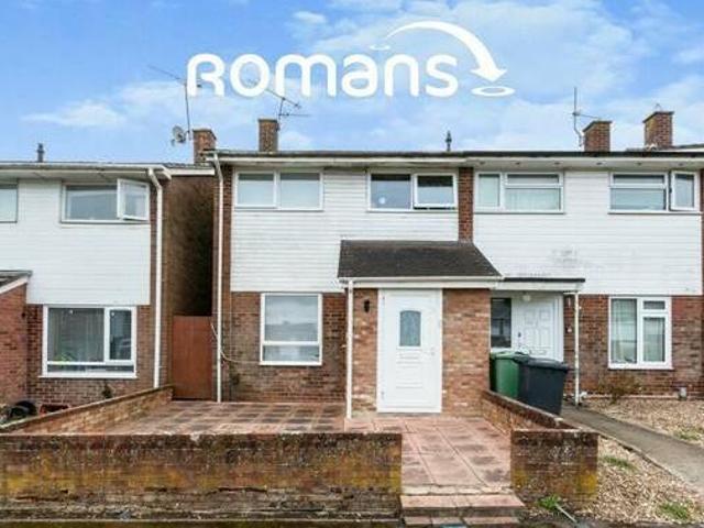 3 bedroom semidetached house for rent in Fabian Close RG21