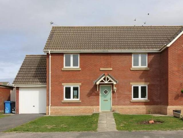 3 bedroom semidetached house for rent in Fairway Fleetwood FY7