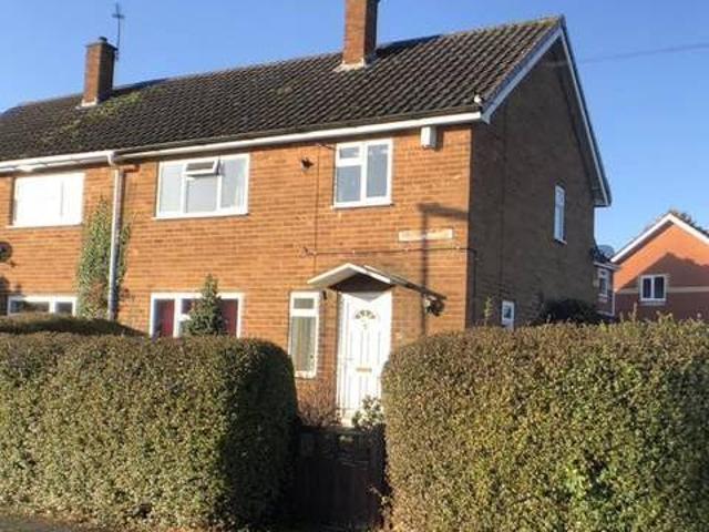 3 bedroom semidetached house for rent in Farm Close Wolverhampton WV8 WV8