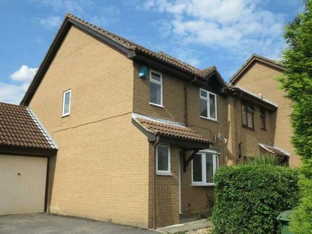 3 bedroom semidetached house for rent in Flodden Drive Calcot Reading RG31 7EH RG31