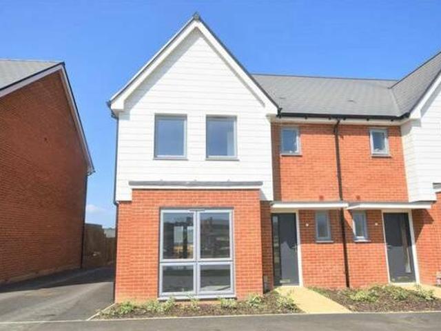 3 bedroom semidetached house for rent in Foxglove Avenue BexhillOnSea TN40